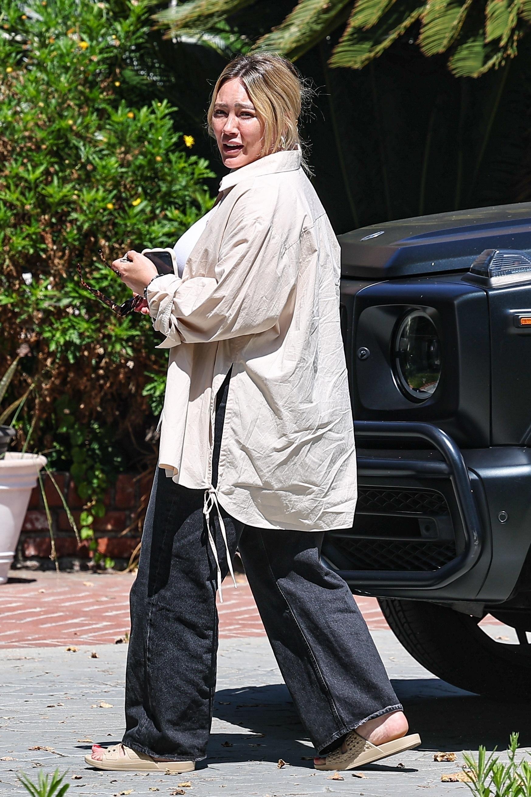 The Best Hilary Duff Feet Pictures 🤩 4429