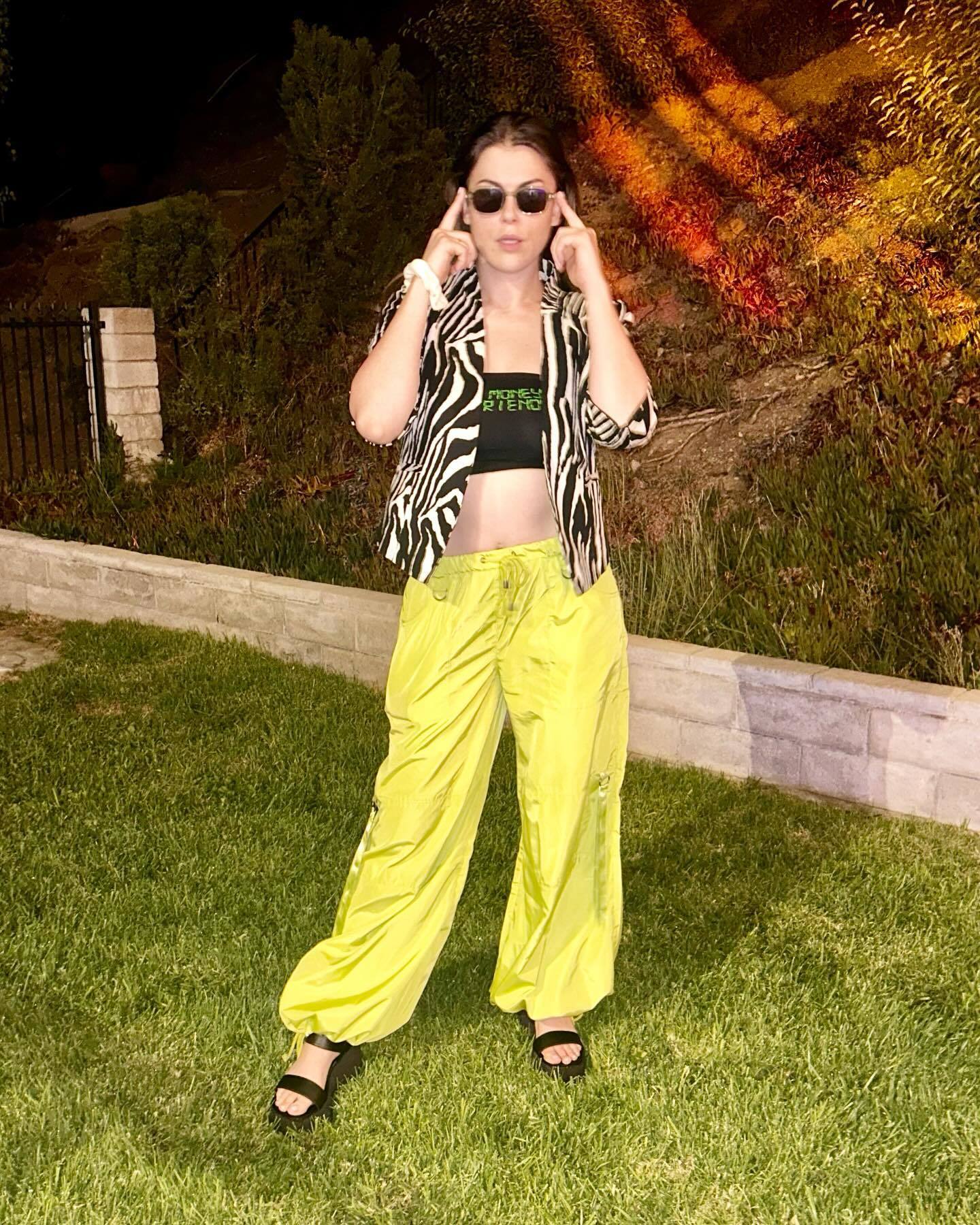 The best Lindsey Shaw feet pictures 🤩