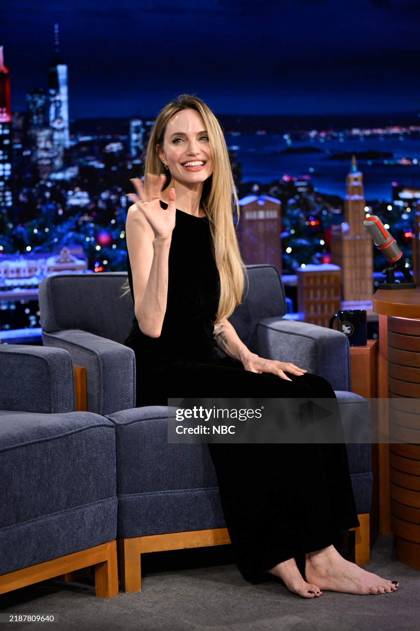 The best Angelina Jolie feet pictures 🤩