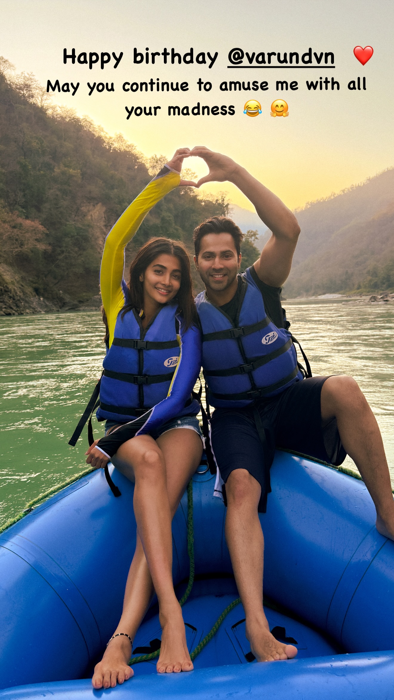 The best Pooja Hegde feet pictures 🤩