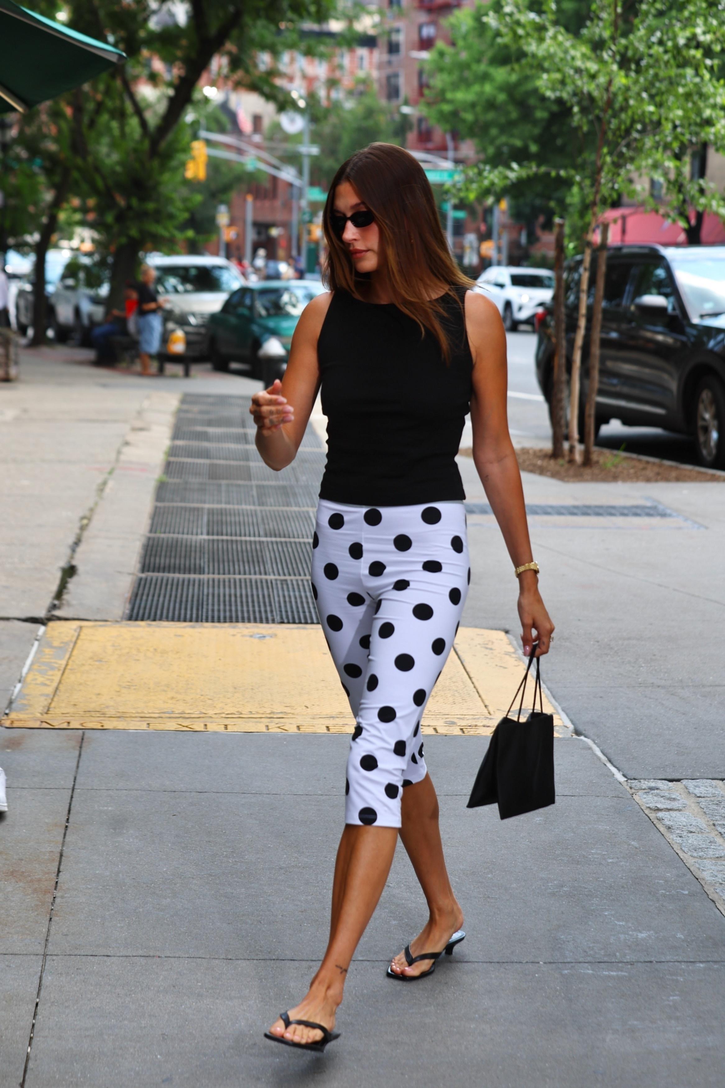 The best Hailey Bieber feet pictures 🤩