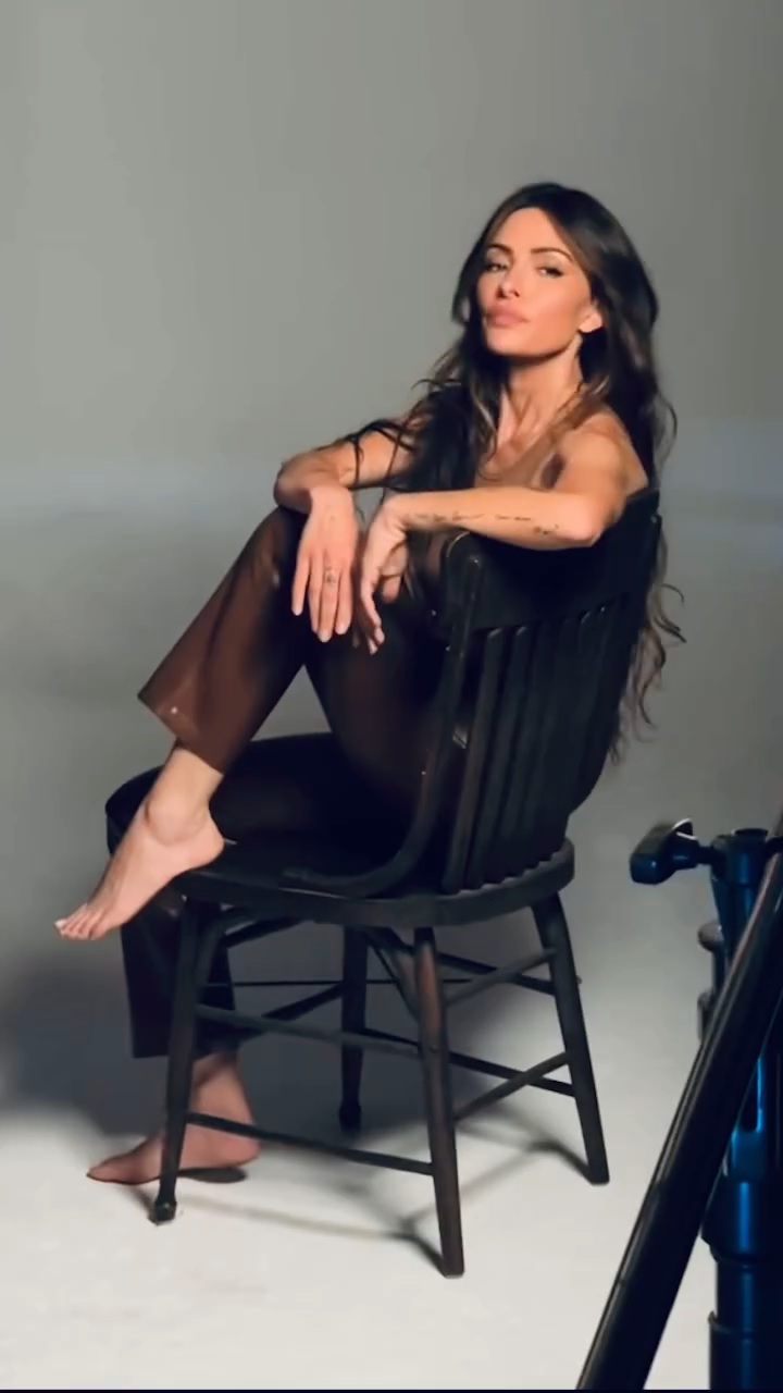 Sarah Shahi feet | FeetDatabase.com
